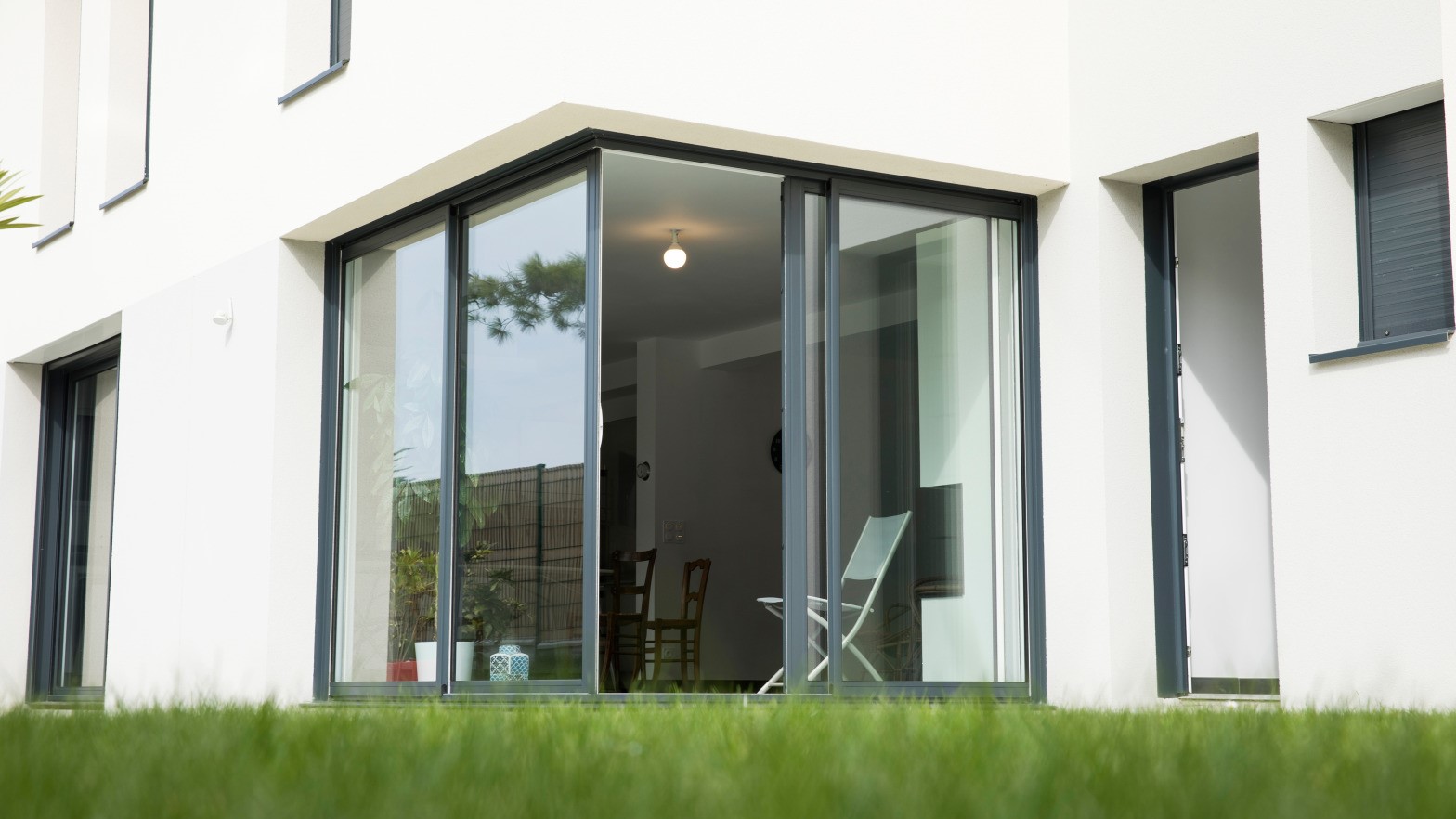 Choisir des menuiseries, fenêtres et portes design pour une maison ...