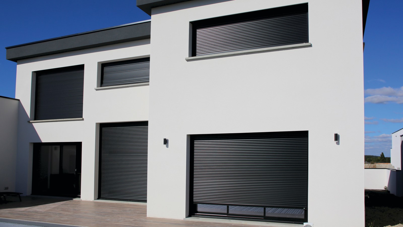 Guide - Différences entre les volets roulants et battants | Komilfo